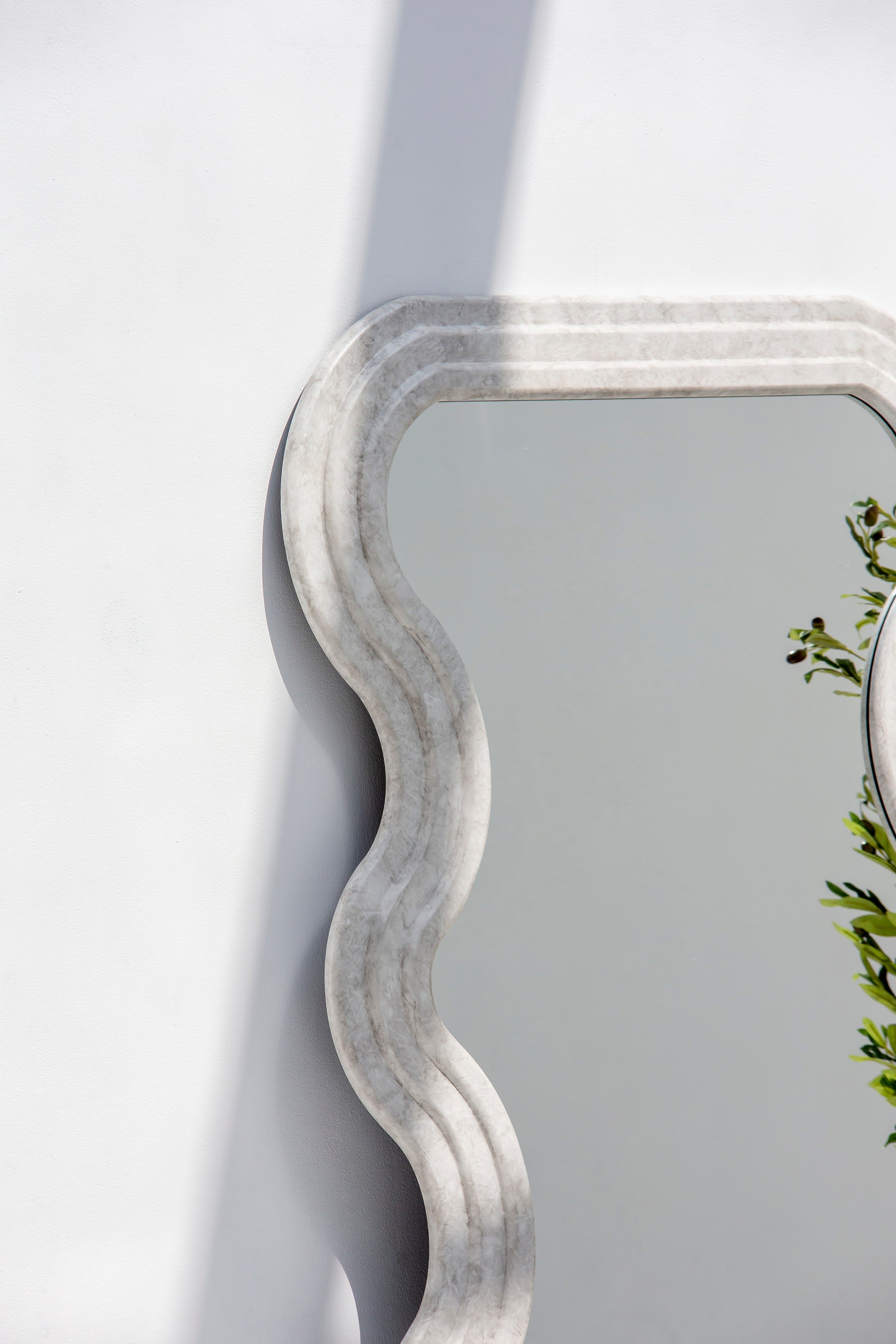 Winora Wavy Wooden Frame Wall Mirror — Organic Curved Design – Homekode