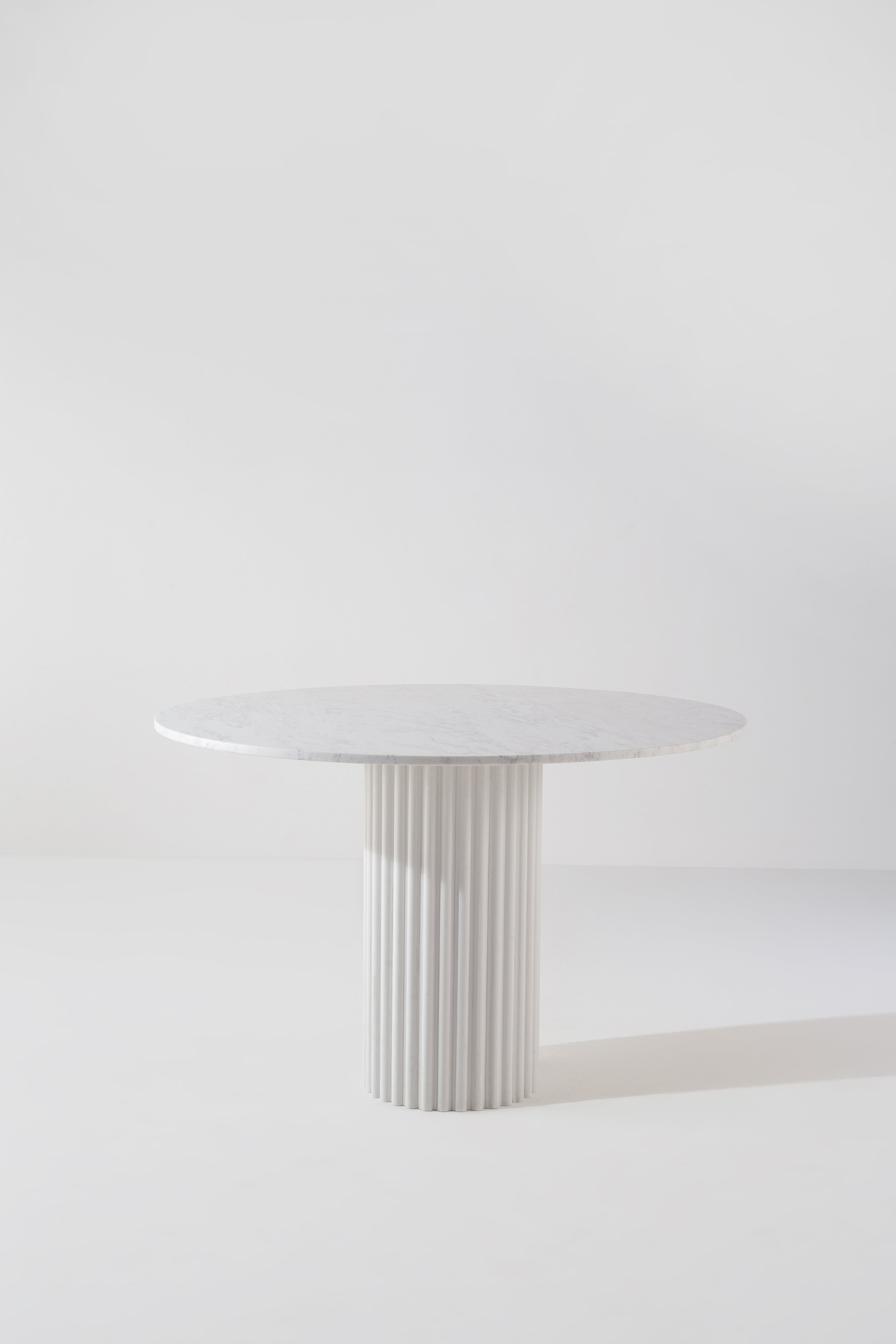 Claire Bianco Venus Dining Table With White Quartz Fluted Base – Homekode