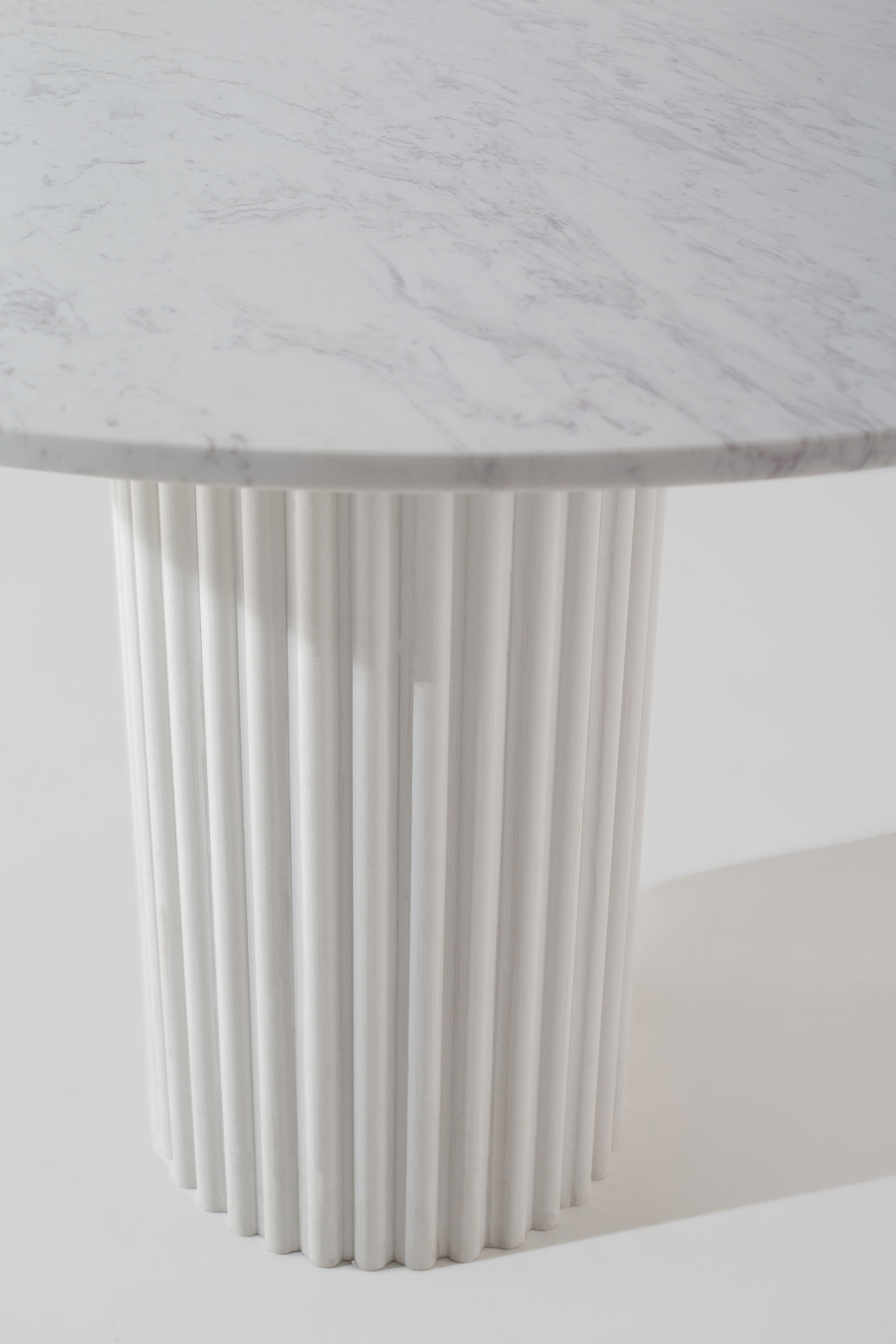 Claire Bianco Venus Dining Table With White Quartz Fluted Base – Homekode