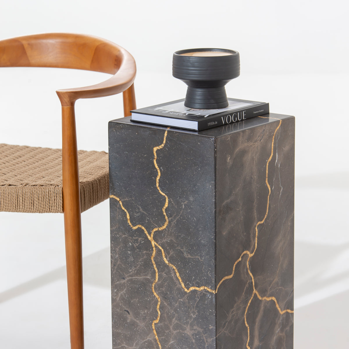 Engraved Marble Plinth with Gold Veins – Luxury Display Pedestal – Homekode